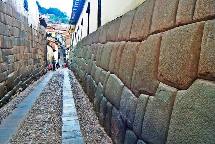 Andean Splendors: Machu Picchu & Lake Titicaca 8-Day Tour